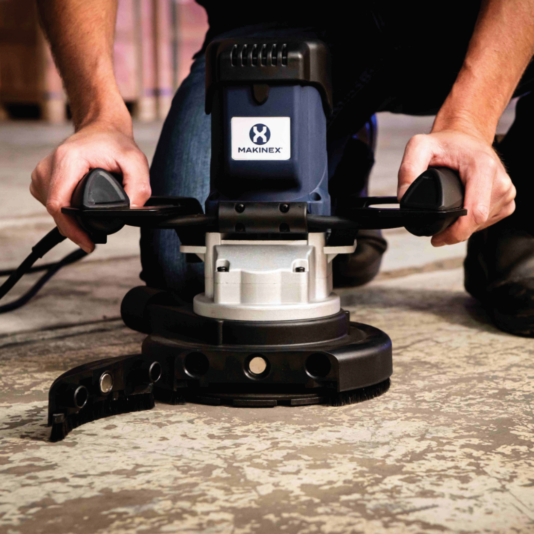 Makinex Hand-Held Concrete Grinder 175mm (7"), 2050watt. with Bonus cu ...