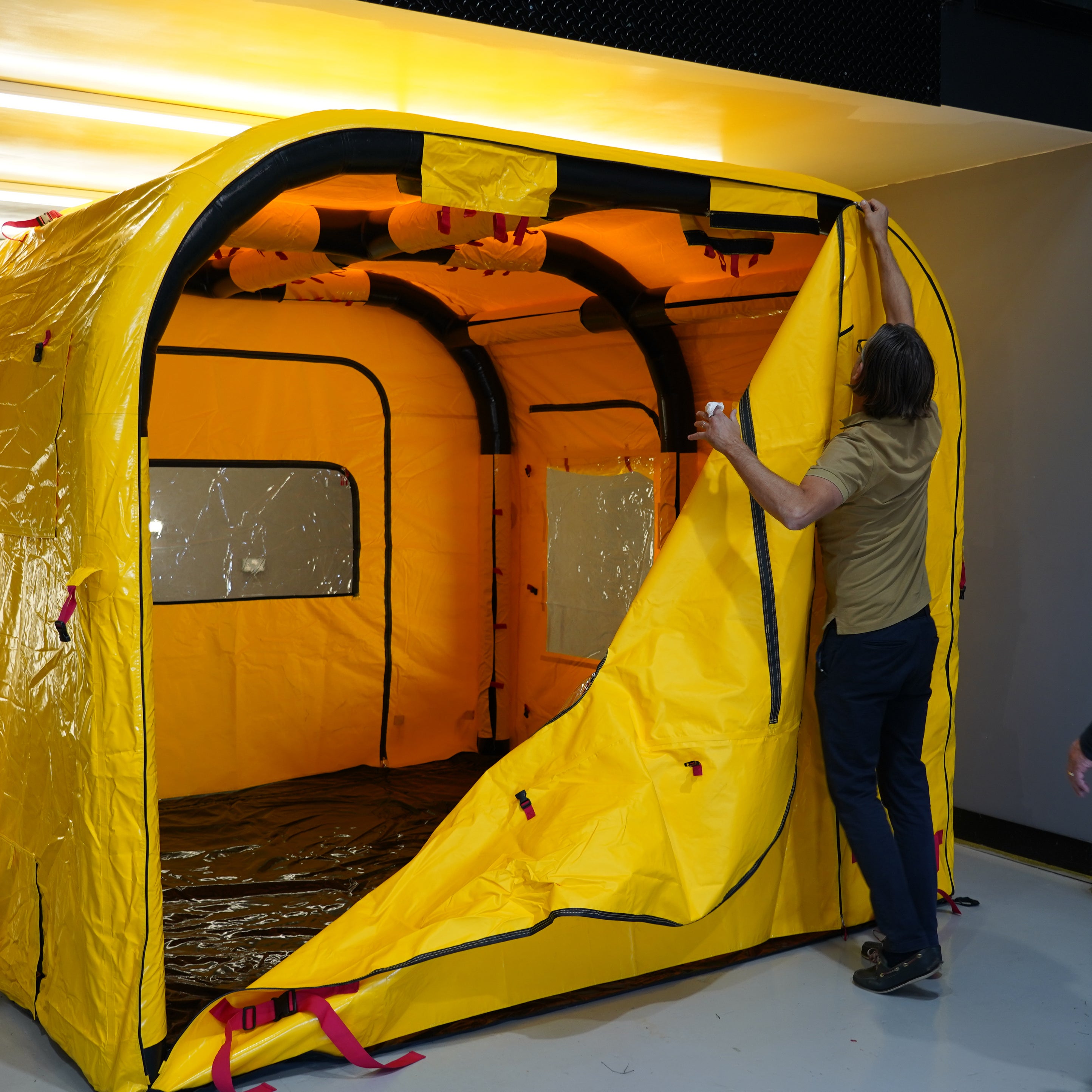 SafeHIVE Dust Containment Workzone. Includes Carry Bag, Manual Pump, 4 ...